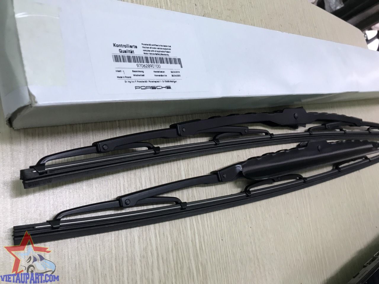 Chổi gạt mưa trước Porsche